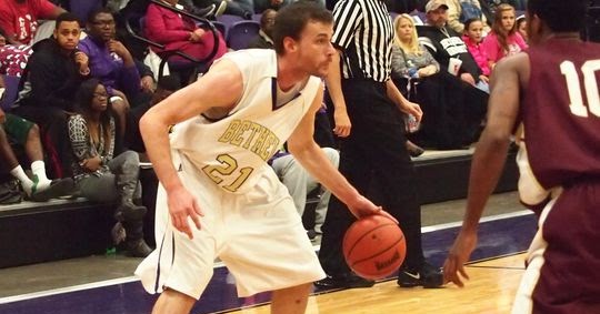 El americano Caleb Hardy llega al Cintra Plasencia - Estadio Norte