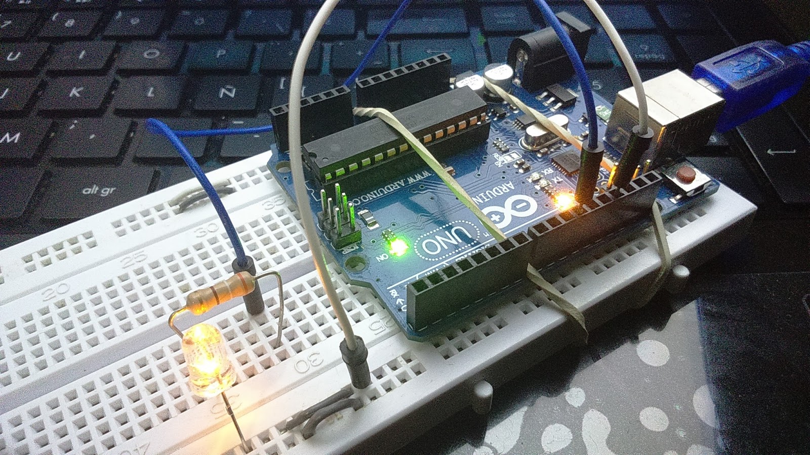 Seba Electronic Labs: [Arduino 05] Aumentar y disminuir intensidad luminosa (fading)