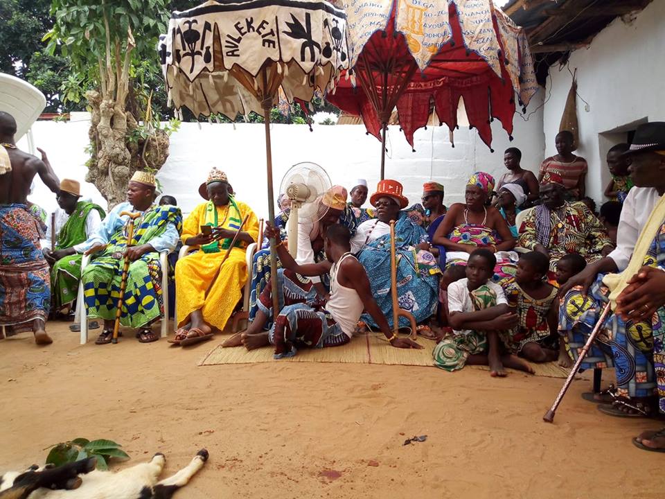 LE PLUS GRAND MAÎTRE MARABOUT DES MAÎTRES MARABOUTS DU MONDE SA MAJESTÉ ...