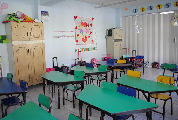 El mundo de Alo y Nico: Educación tradicional vs. Montessori