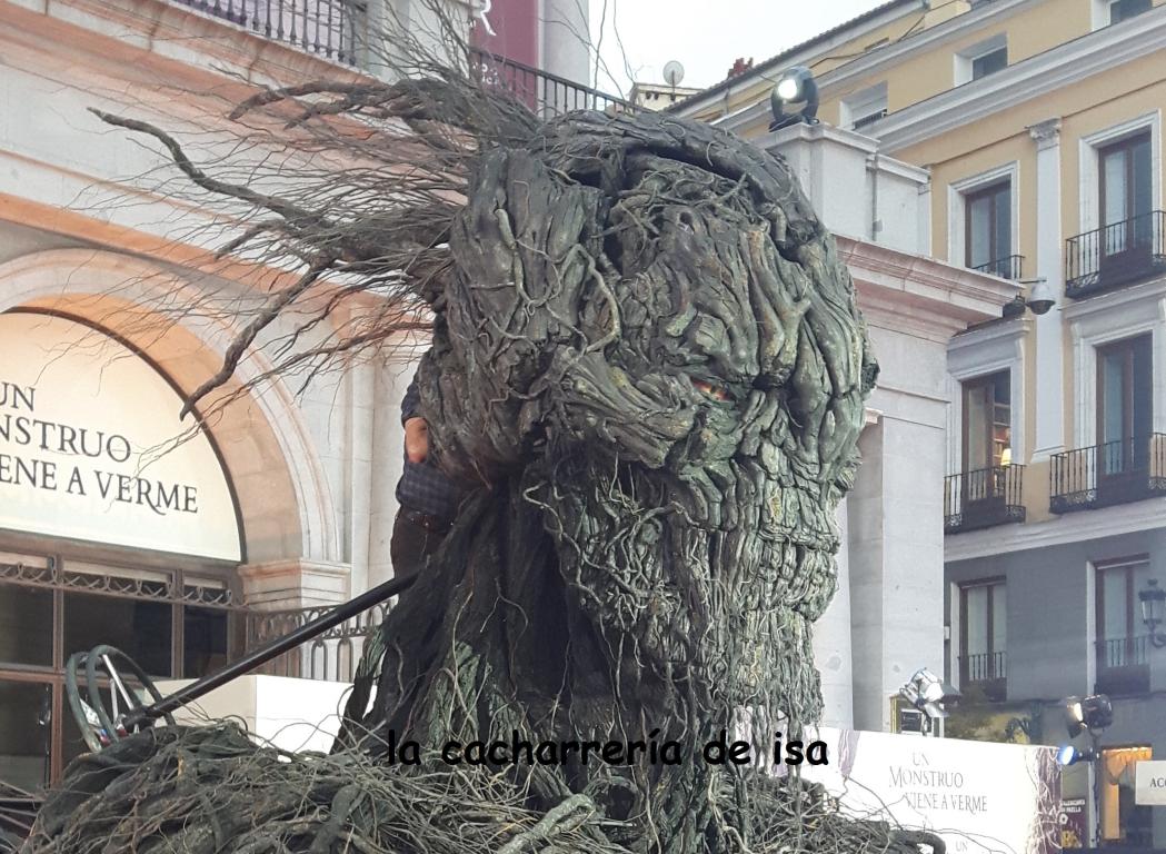 LA CACHARRERÍA DE ISA: UN MONSTRUO VIENE A VERME