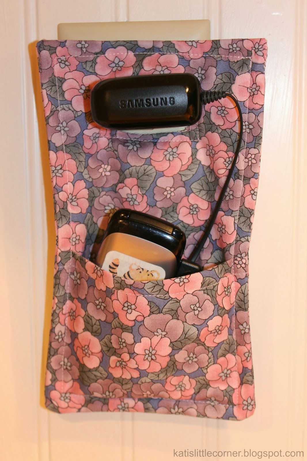 Kati's Corner: {31 Days of Pinterest Completed} Cell Phone Charging Pocket