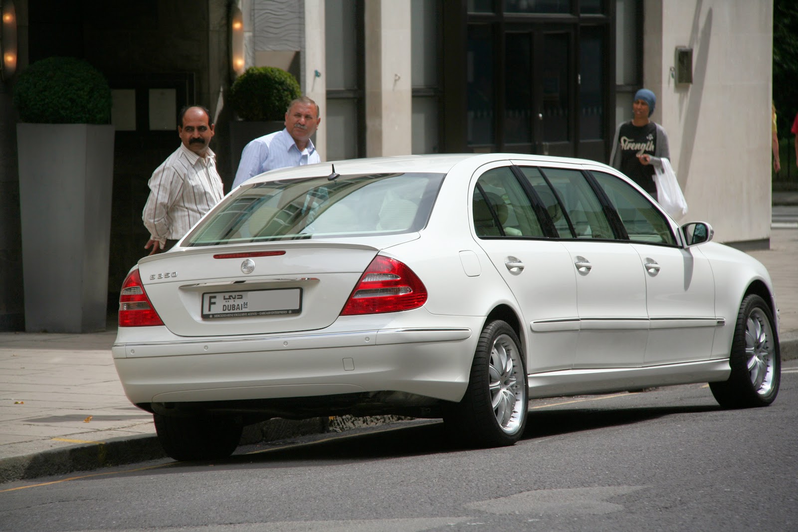 Mercedes-Benz E350 W211 Pullman in Dubai | BENZTUNING