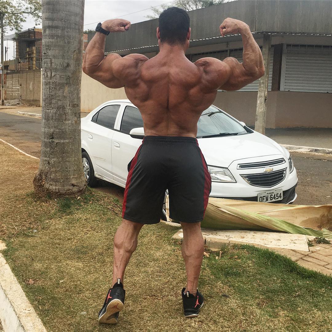 Muscle Lover: Brazilian muscle giant James Bondi