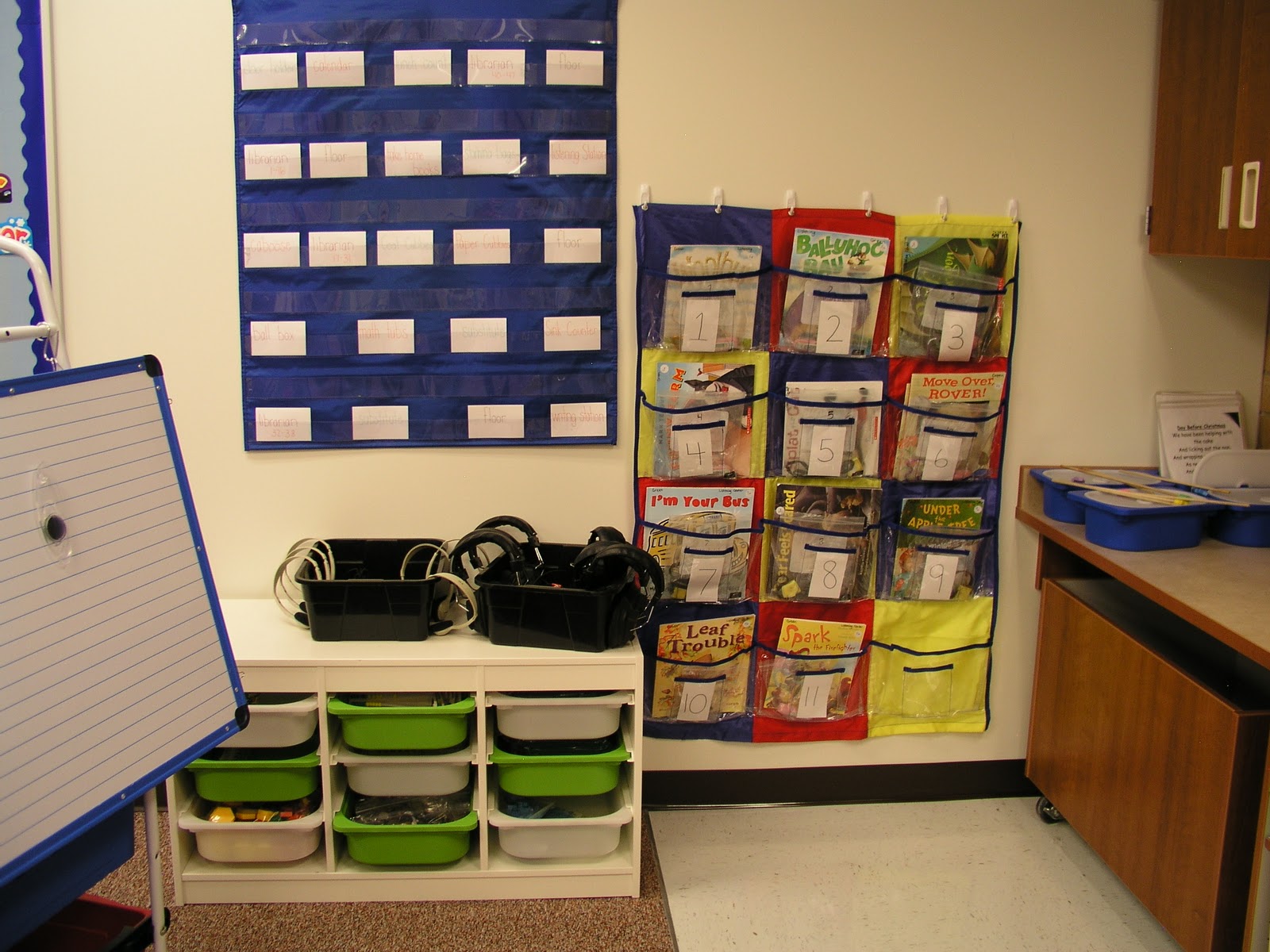 DillyDabbles: Listening Center