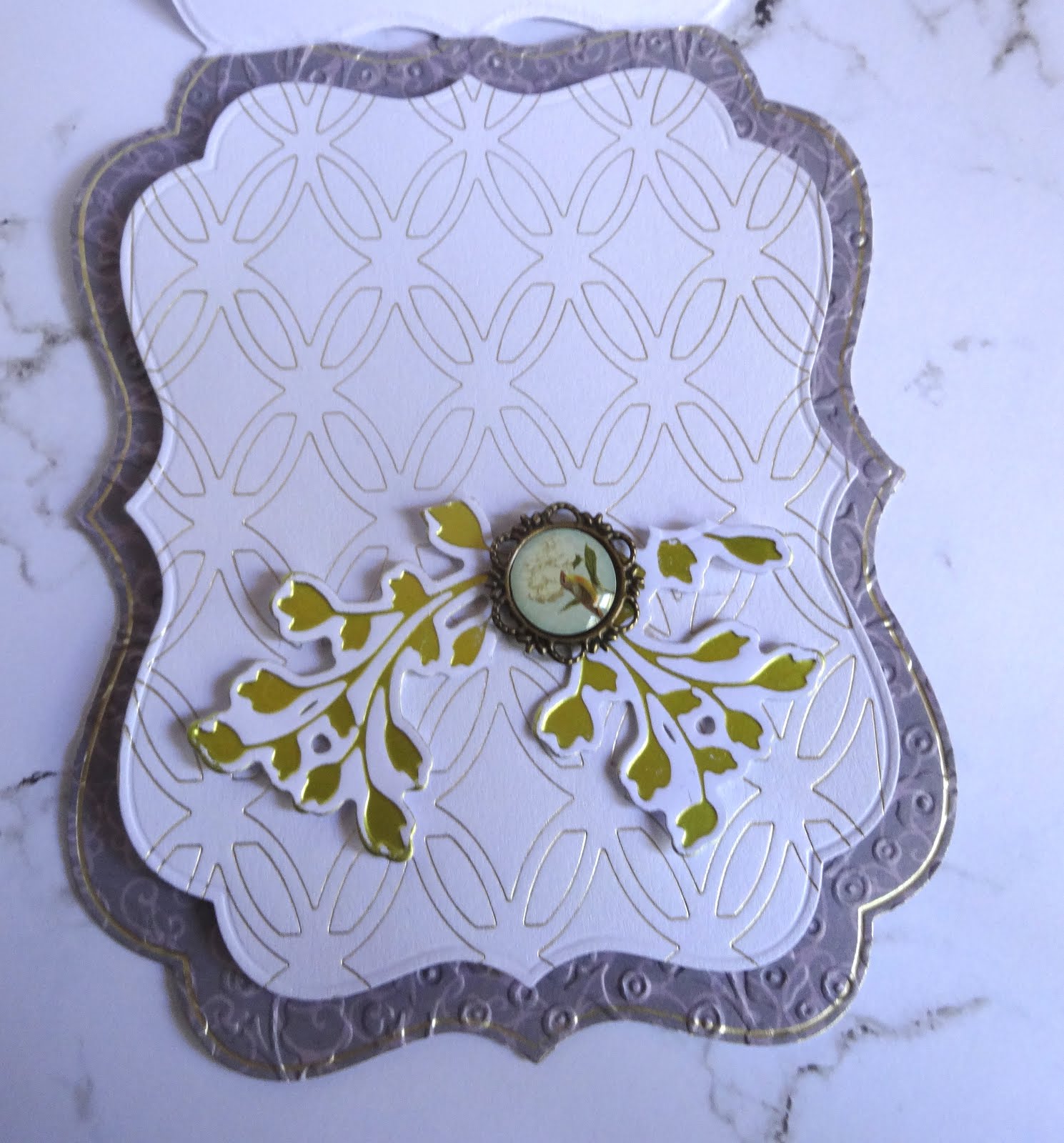 Modern Easel Card with Adriana - Couture Creations