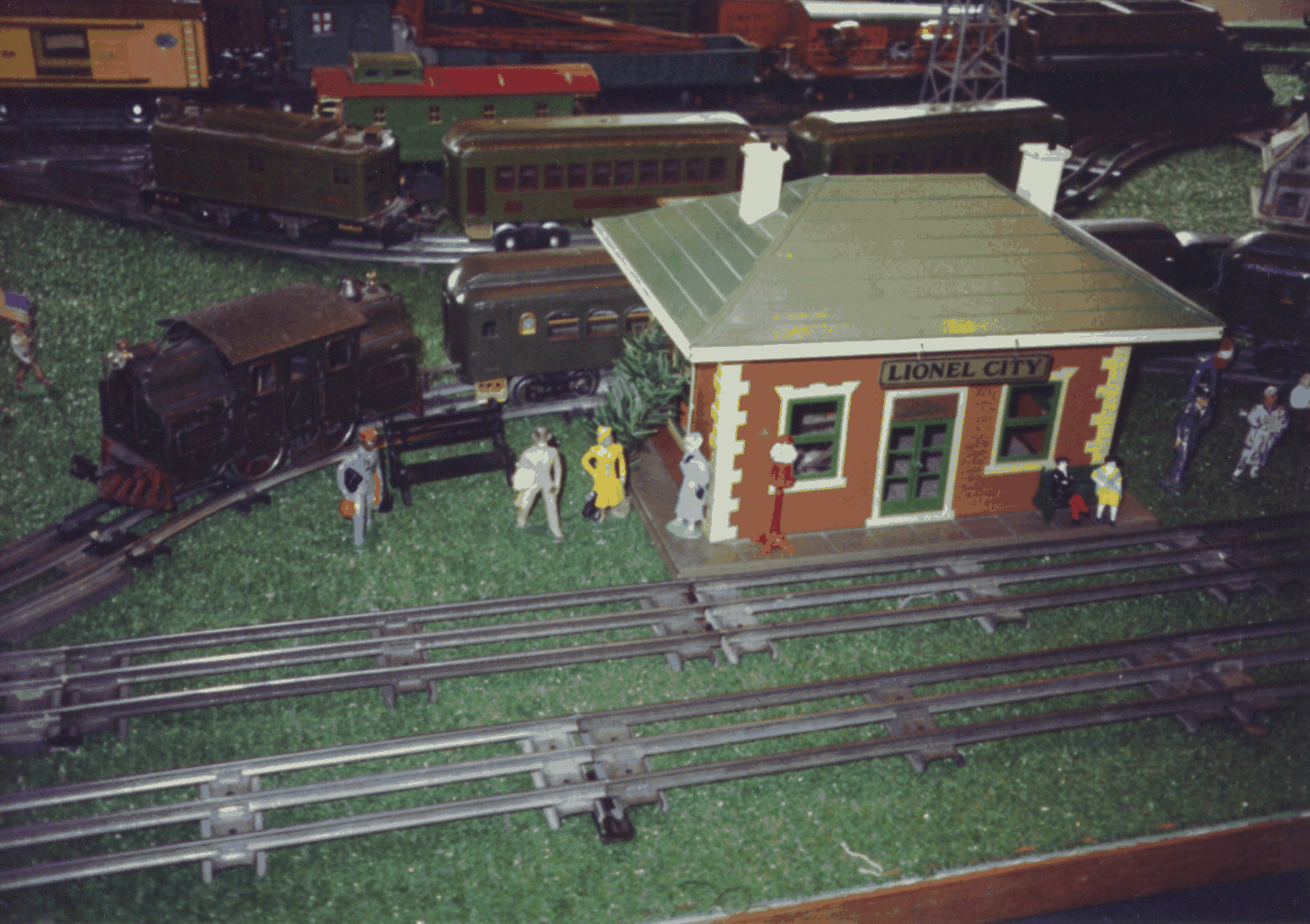 Toys and Stuff: TRAIN TIME: Norm K's Small Standard Gauge Layout