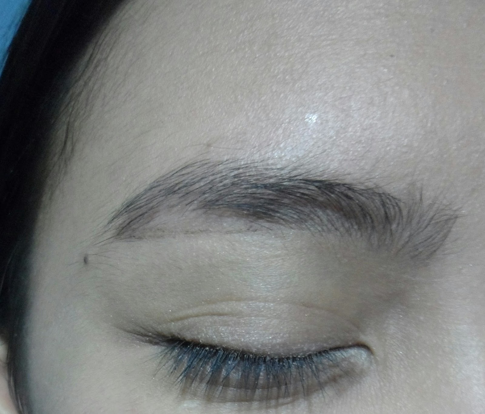 The Beauty Banana: How To: Thick Straight Eyebrows