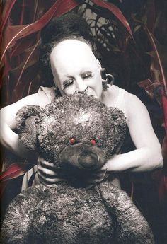 Renascidos da Praça: O Mistério de Anna Varney Cantodea