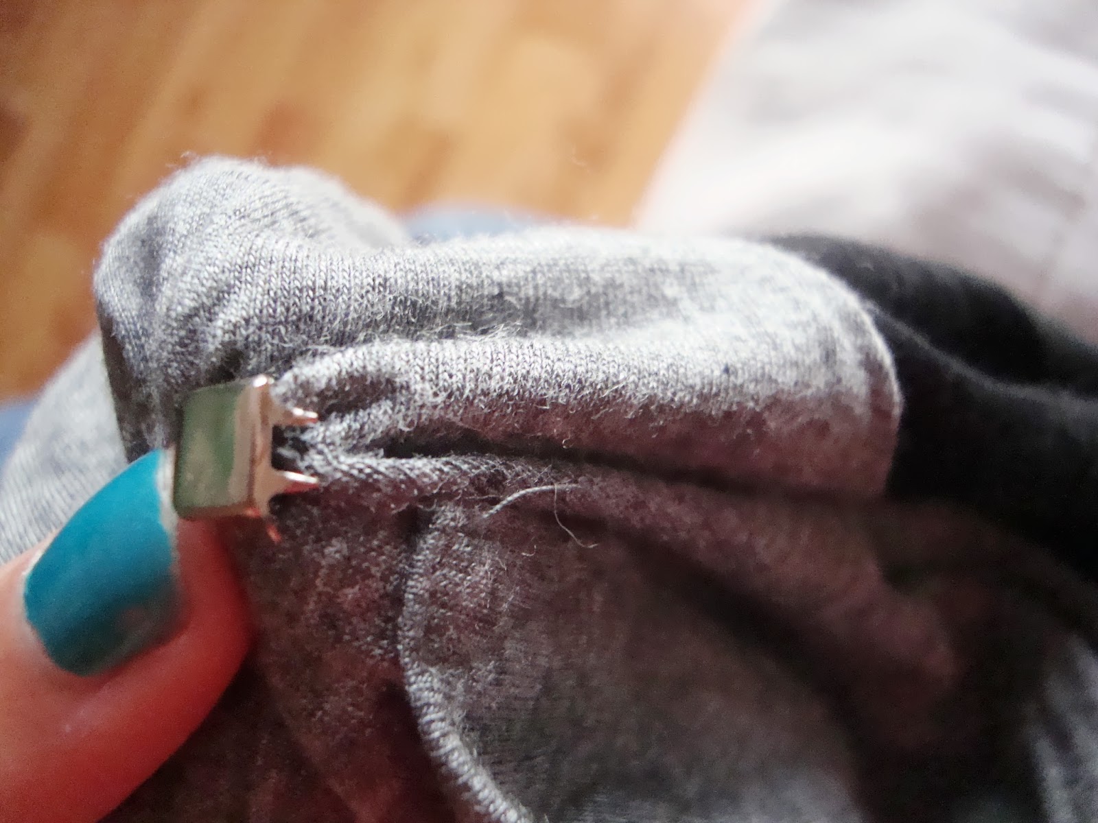 Crafting together: Cómo arreglar hoyos en la ropa con remaches