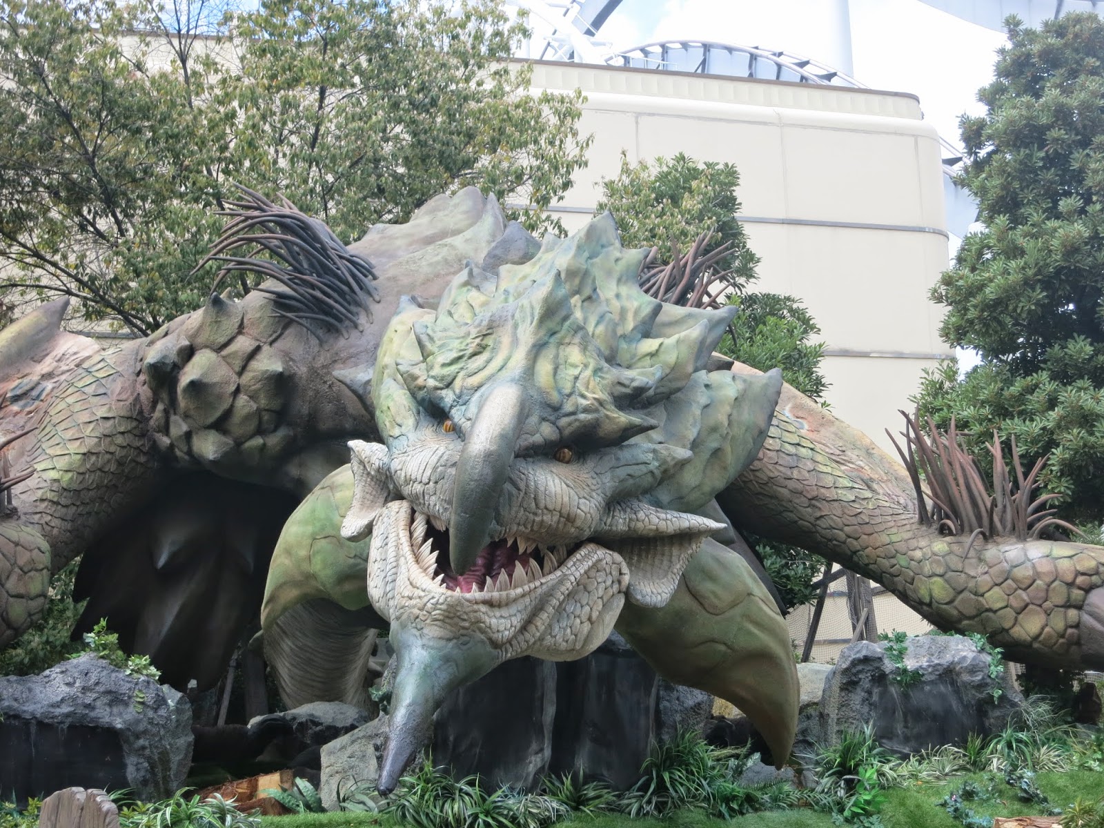 Splash of Yellow: Universal Studios Japan vs Universal Studios LA