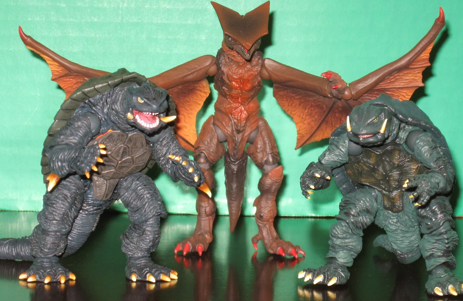 Showa Gyaos Revoltech