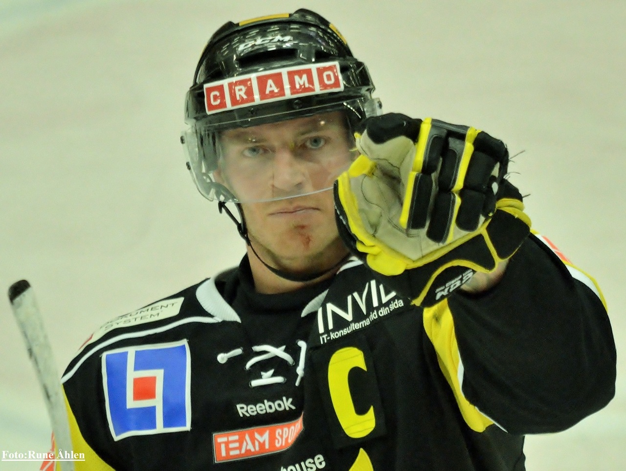 Slagskott och sargstuds: Det banala framstår som analt...