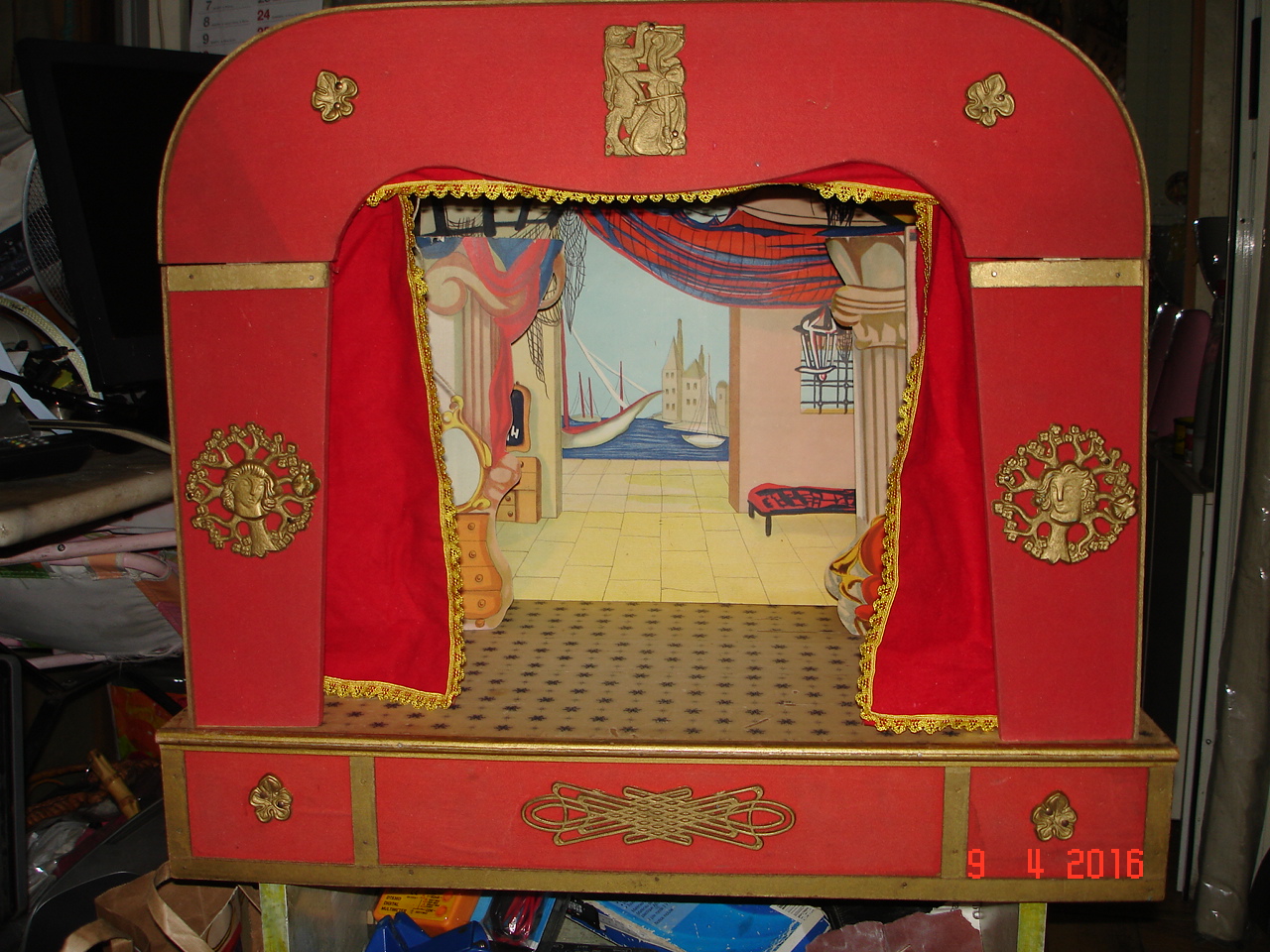 piccolo mondo antico: Teatrino vintage con marionette