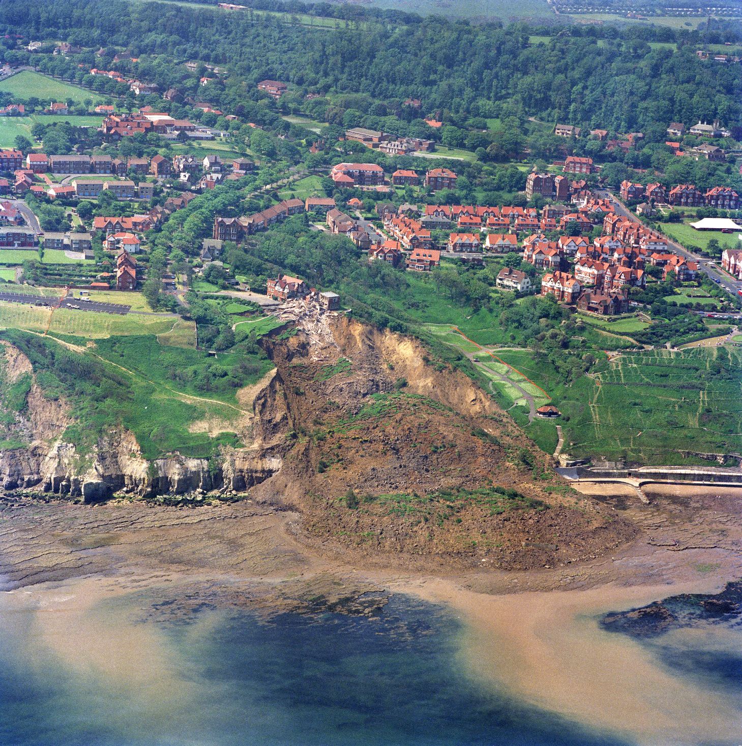 Unseen video footage: The Holbeck Hall landslide 25 years on... by ...