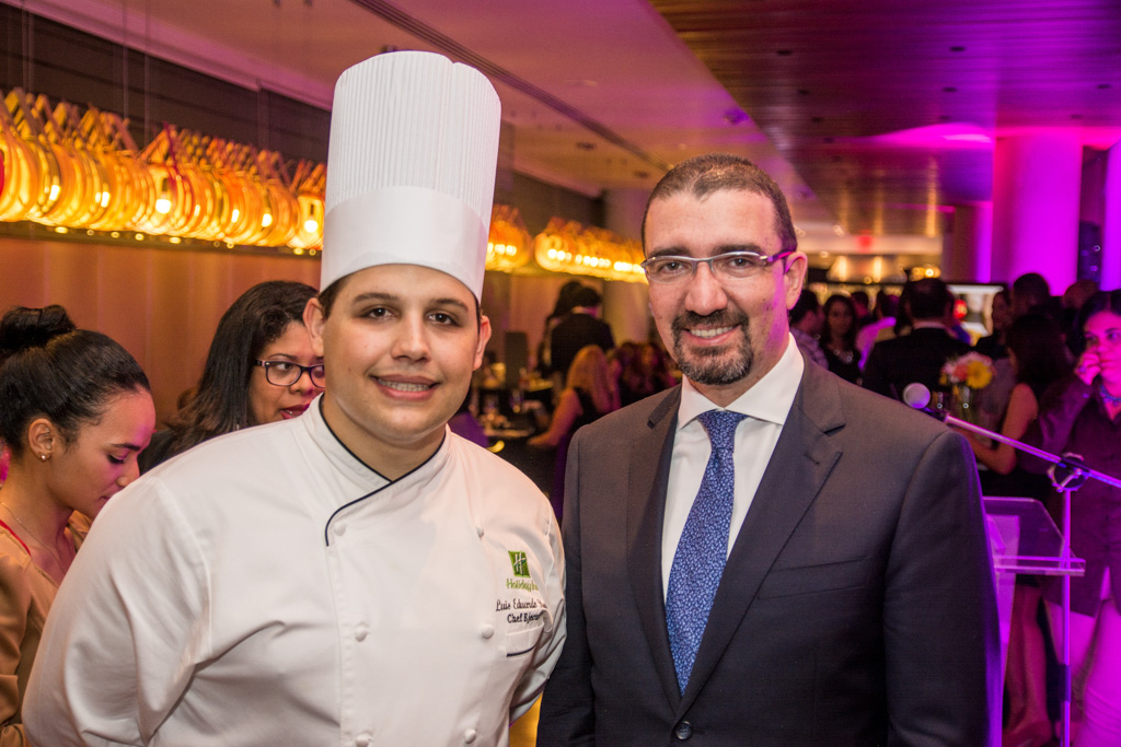 Las Sociales y Espectaculos: RESTAURANTE AROMAS PRESENTA NUEVO CHEF