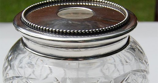 Bouffants and Beehives: Hair Rats: Creating Voluminous, Perfect Buns