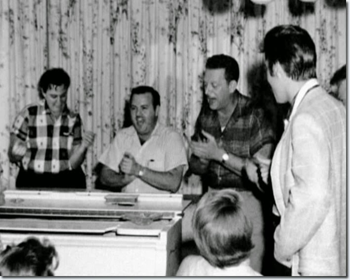 ELVIS MEMORIES : Elvis Presley music room at Graceland