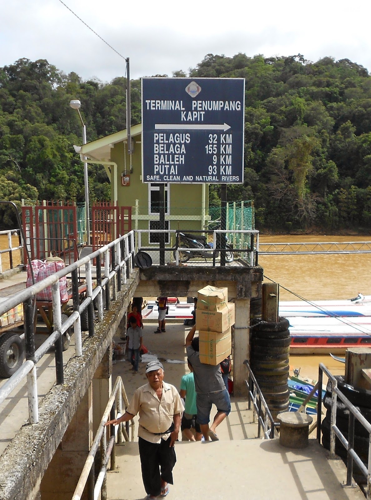 FREELITTLEBRAIN: Kapit Express Boat