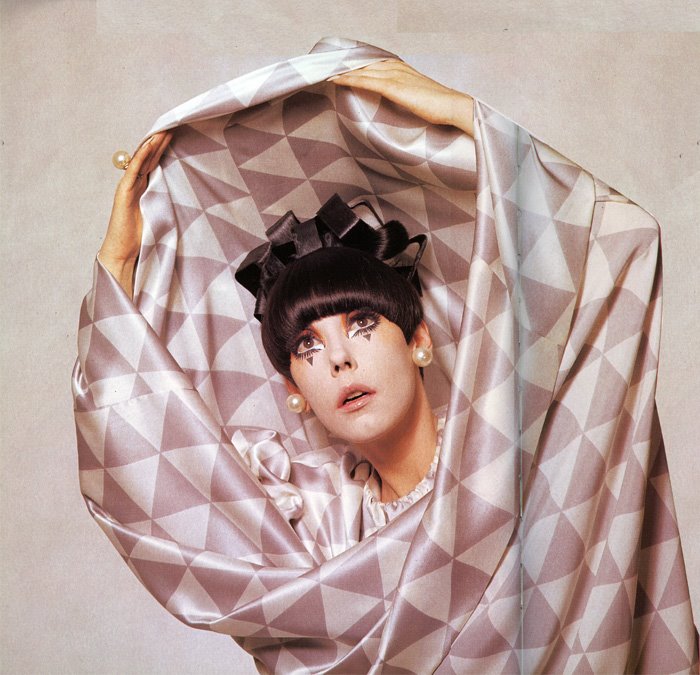 30 Stunning Color Photographs of the "Queen of Mod" Peggy Moffitt in ...