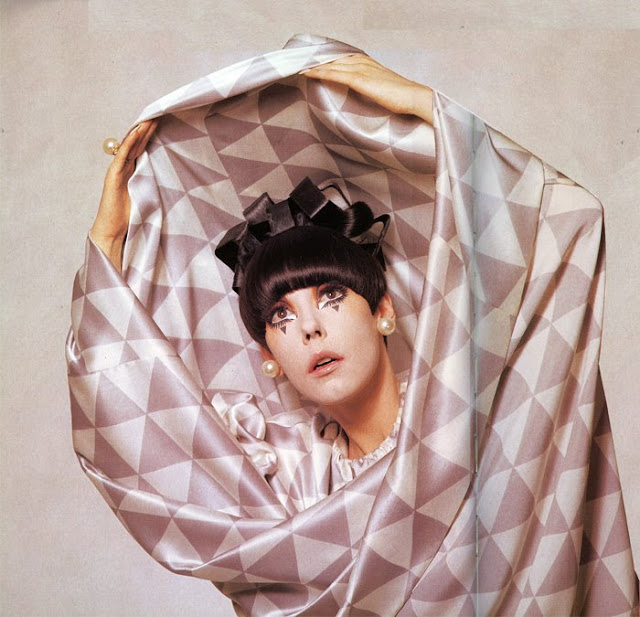 30 Stunning Color Photographs of the "Queen of Mod" Peggy Moffitt in ...