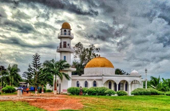 Ahmadiyya Mosques: Noor Mosque - Ghana