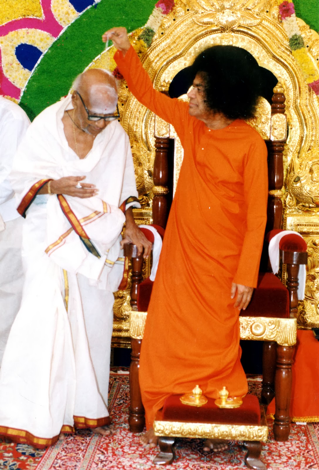 Sathya Sai with Students: Let Us Become His Big Instruments - By Dr ...