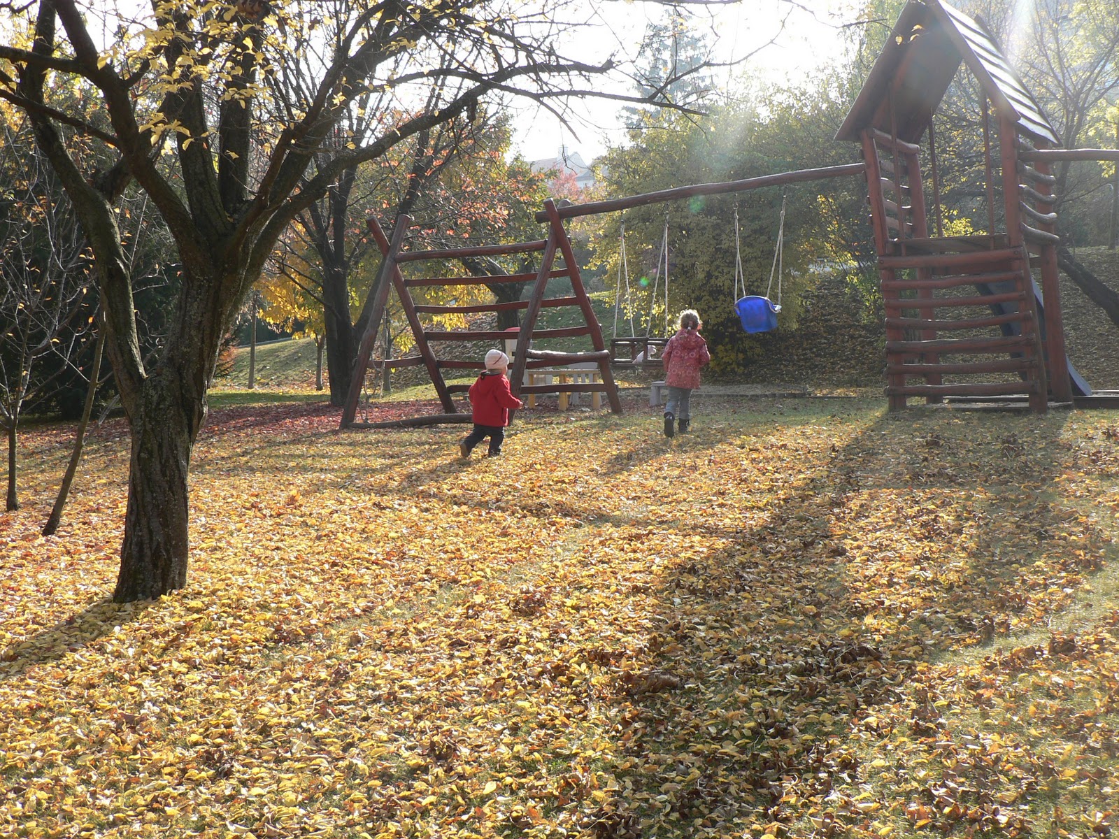 Mama Pea Pod: {Outdoor Play Party: More Fall Leaf Play}