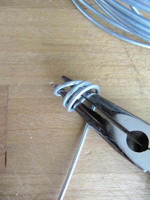 Sew Many Ways...: Tool Time Tuesday...Place Card Holders from Knobs