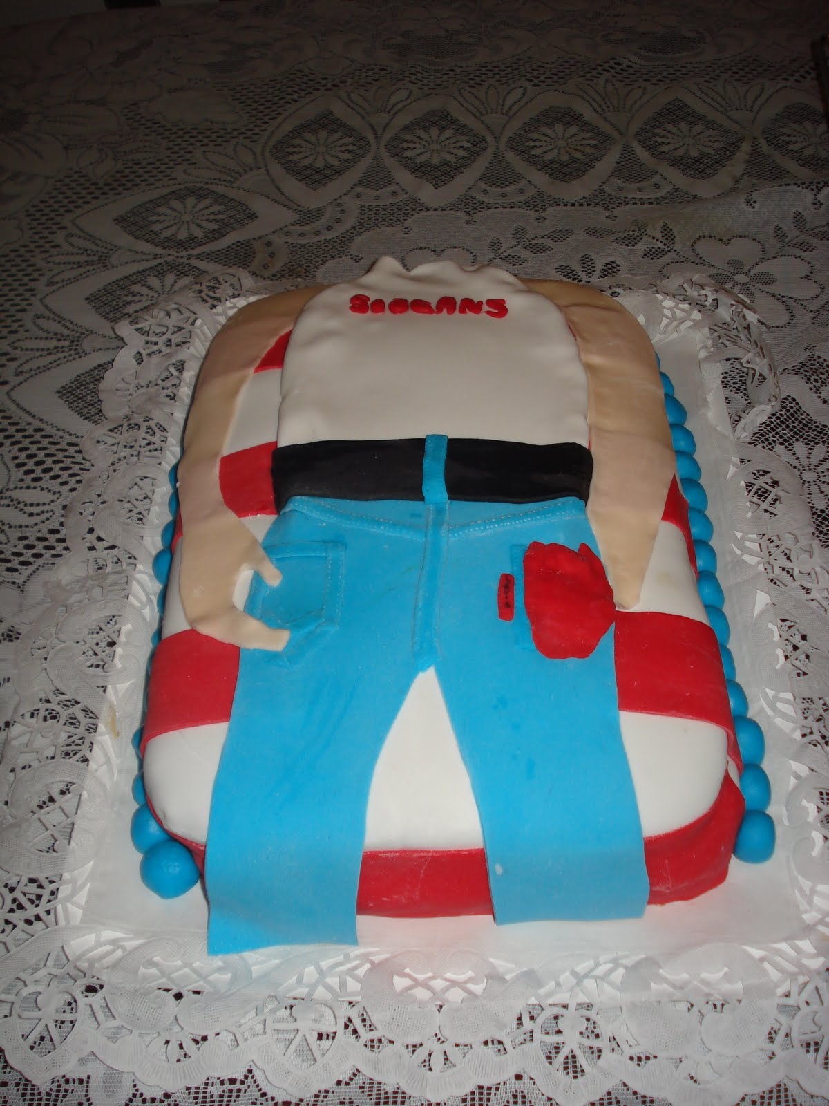 OS BOLOS da INÊS SANTOS: Bolo Sojeans - Boutique de Roupa