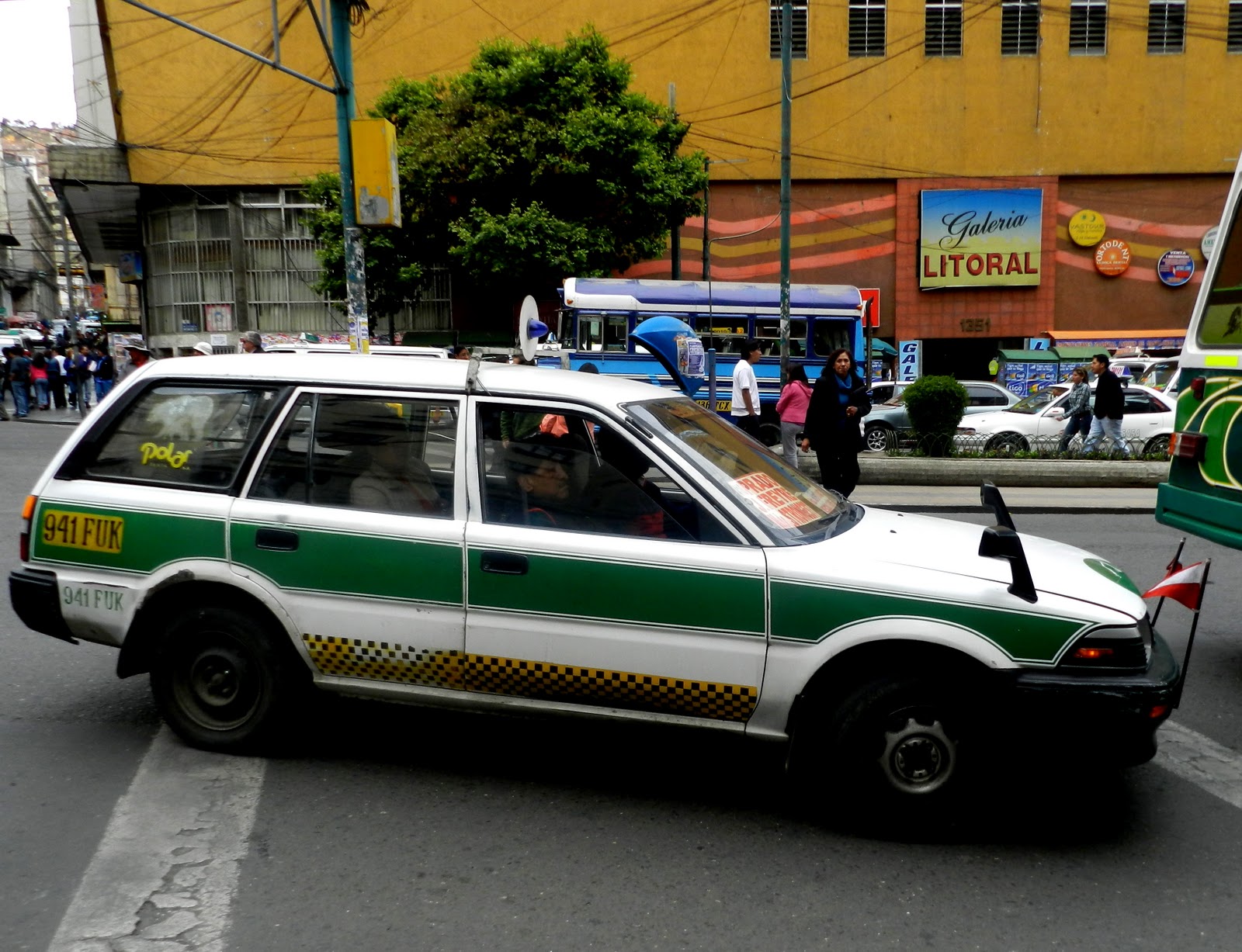 Around Bolivia: Transportation in La Paz...............