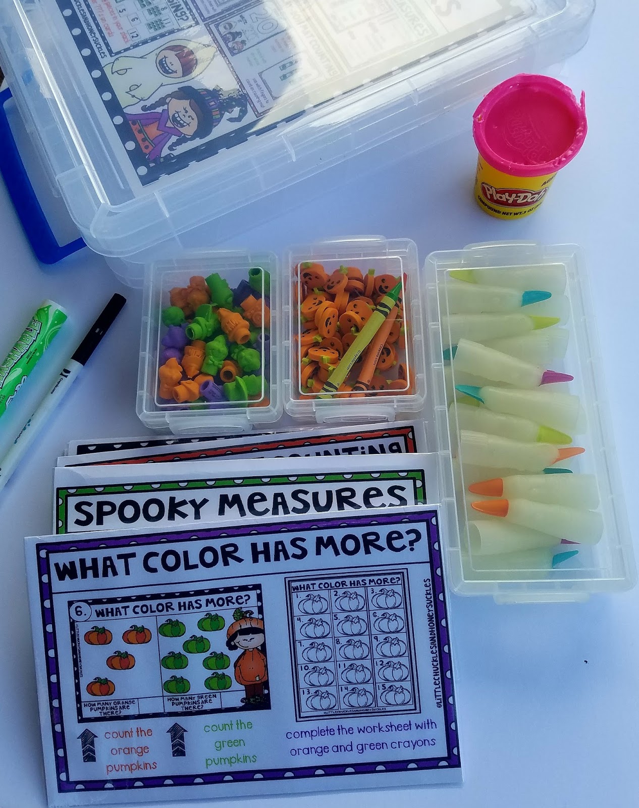 LittleChucklesandHoneysuckles: Kindergarten Halloween Centers