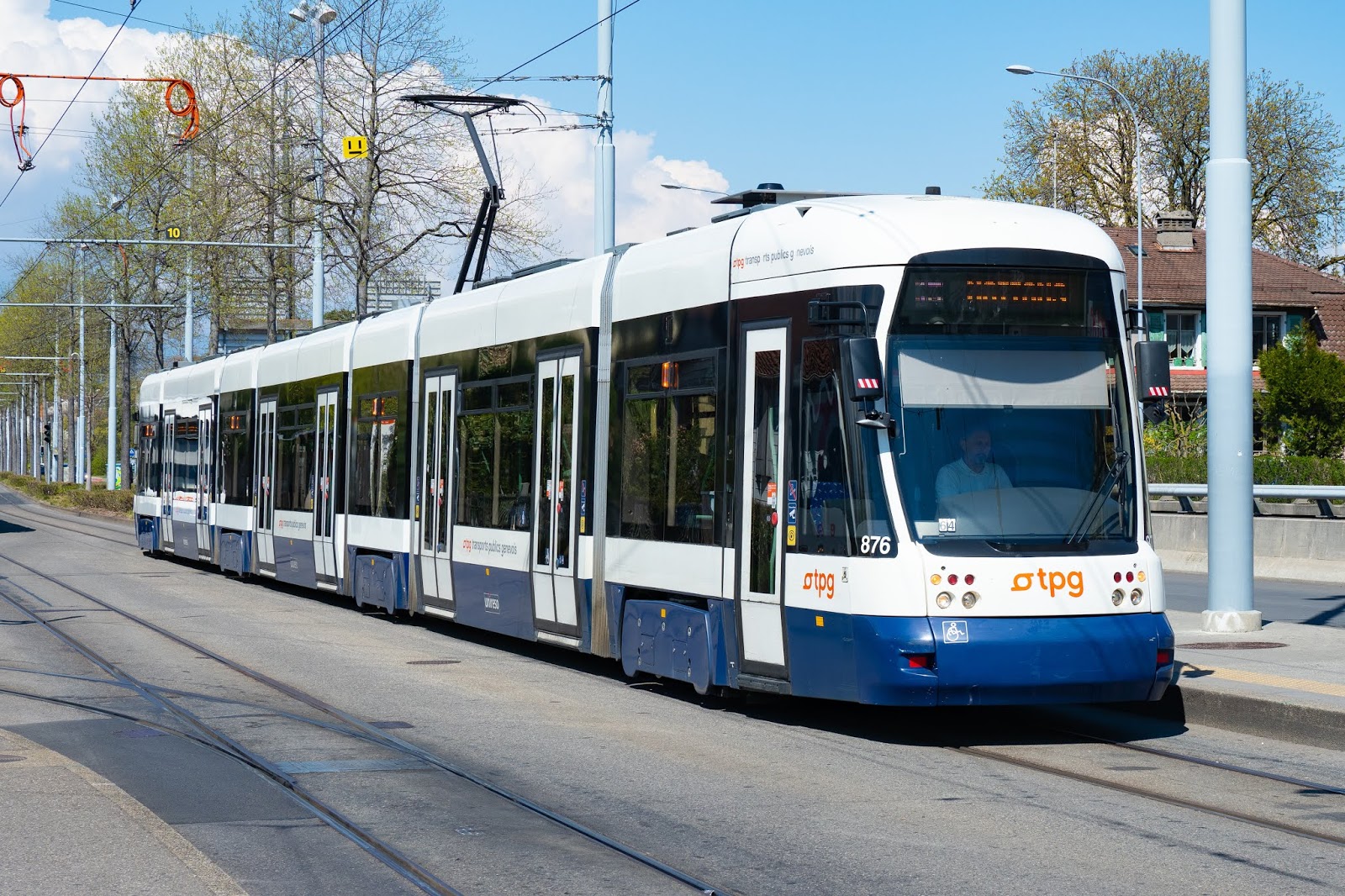 ÖFFENTLICHER VERKEHR: TPG Tram Bombardier Cityrunner Be 6/8 876 > Palettes