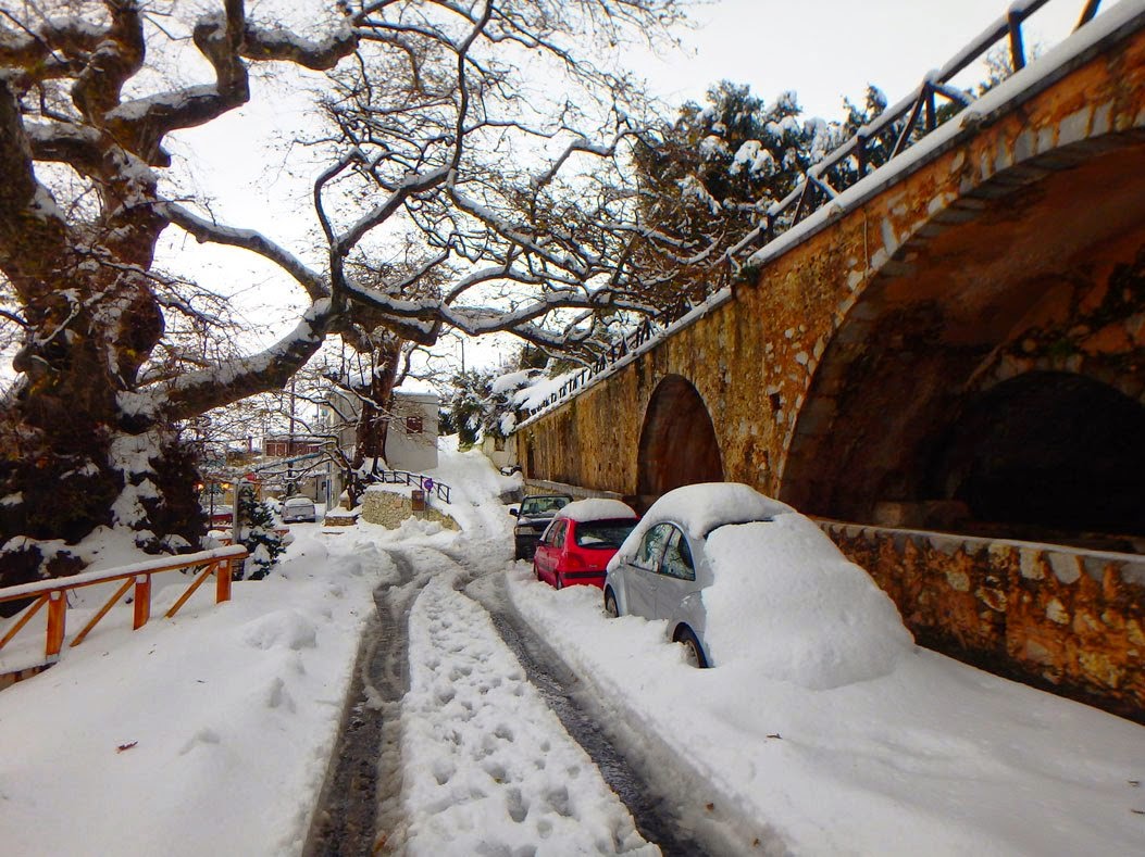 Nomadish: Snow in Crete