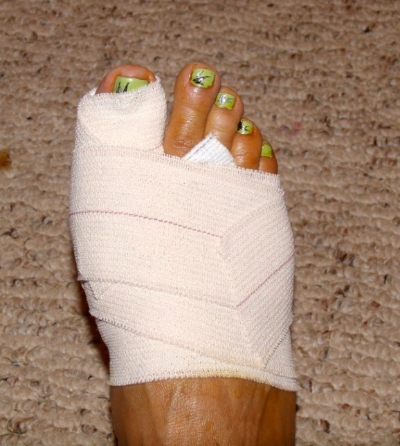 Heart & Sow's Artistic Designs Blog: My Silly Feet!