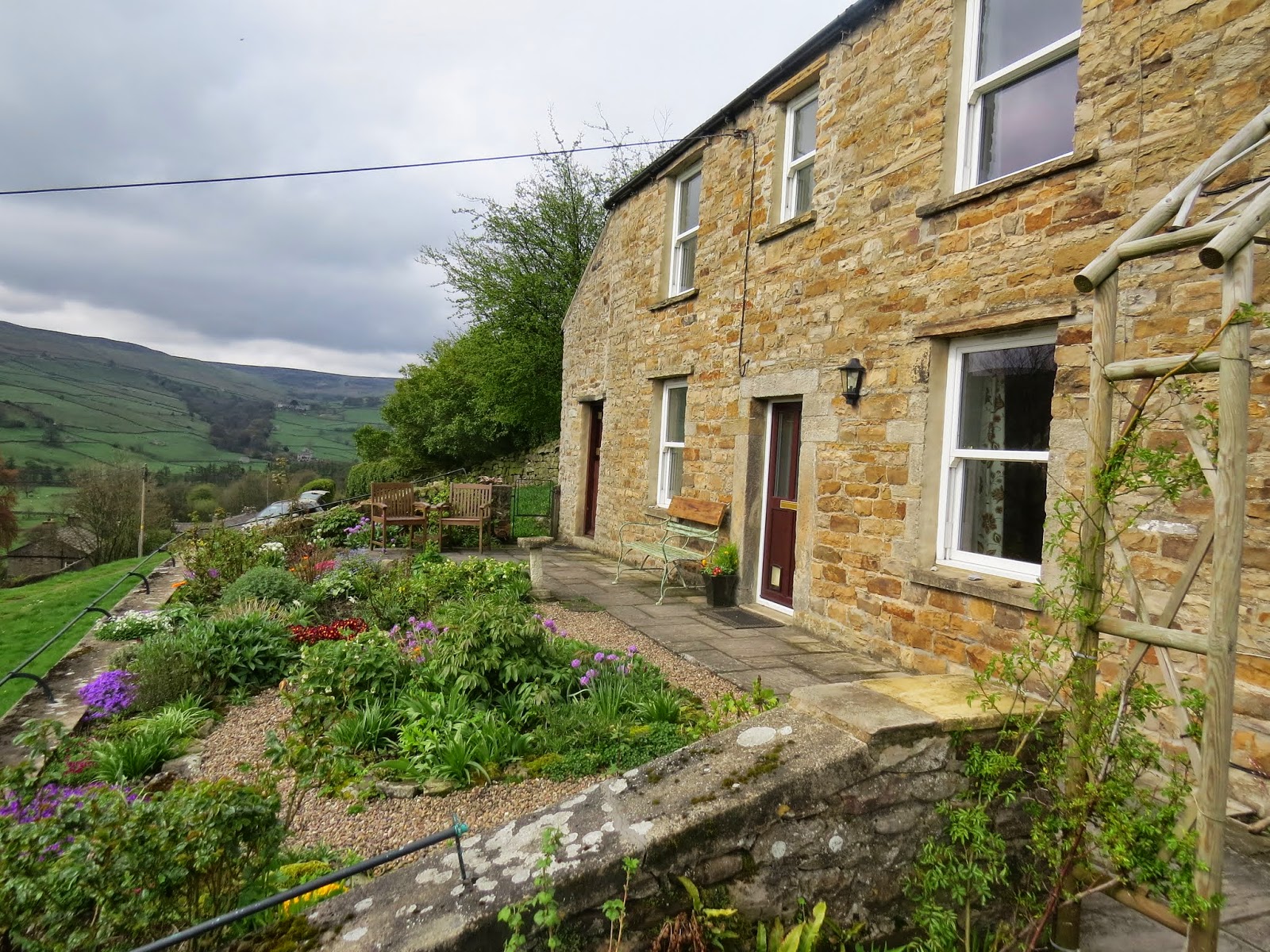 Pry House Farm www.upperswaledaleholidays.co.uk: Hillcrest Cottage, Low ...