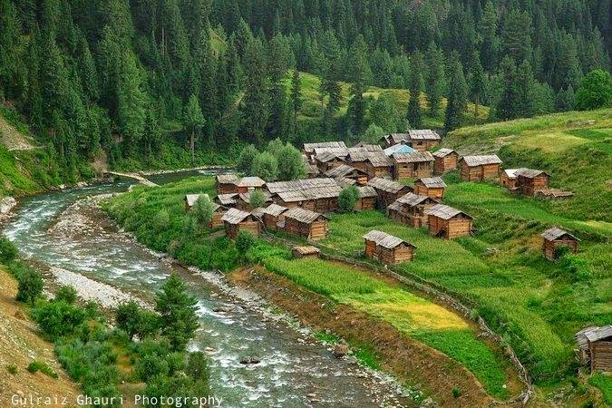 ExploreEPakistan: A village on the way to Kamri top from Minimerg ...