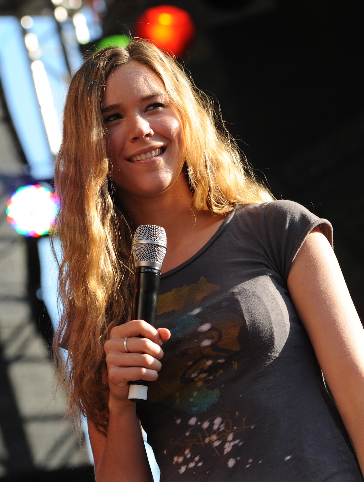 Joss Stone Performing at Alexanderplatz in Berlin ~ world actress ...