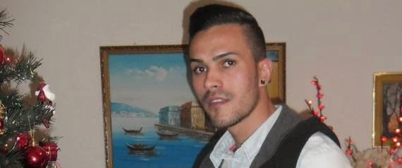 ΑΥΤΟΣ ΕΙΝΑΙ Ο ΛΑΘΡΟΜΕΤΑΝΑΣΤΗΣ ΡΟΥΜΑΝΟΣ ΕΠΙΒΗΤΩΡ ΟΜΟΦΥΛΟΦΙΛΩΝ... ΠΟΥ ...