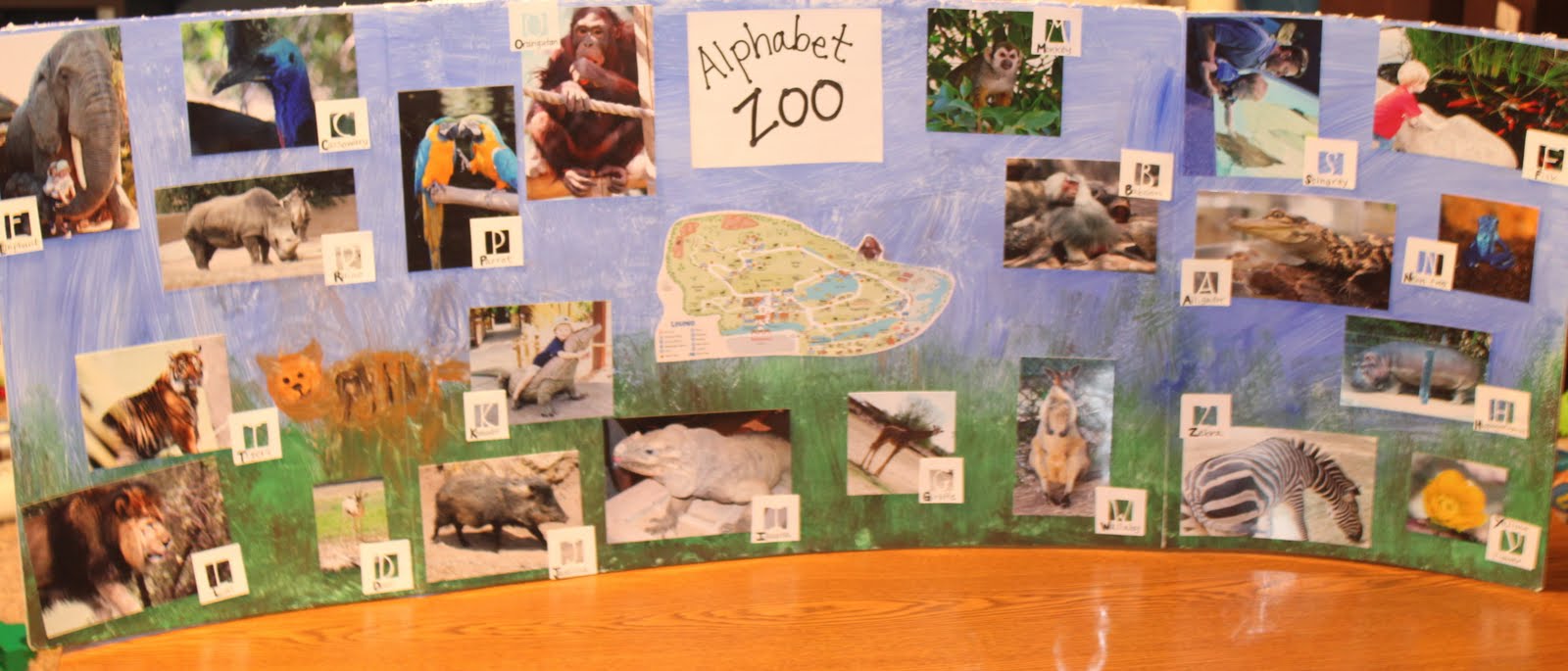 Make an alphabet zoo display #gluenglitter - Mom Endeavors