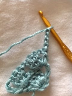 Easy Crochet Pattern: Diagonal Granny Stripe Afghan Tutorial