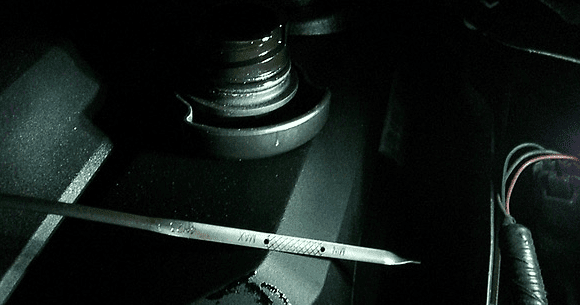 No oil in car engine damage effect and signs