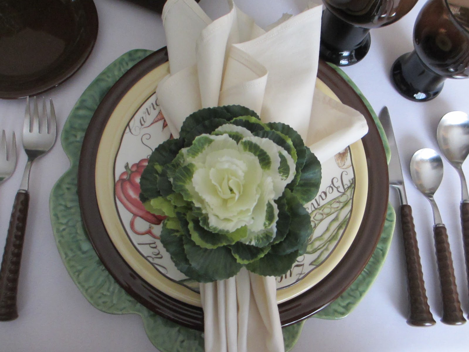 The Welcomed Guest: Fiesta(ware) and Bordallo Cabbage Table