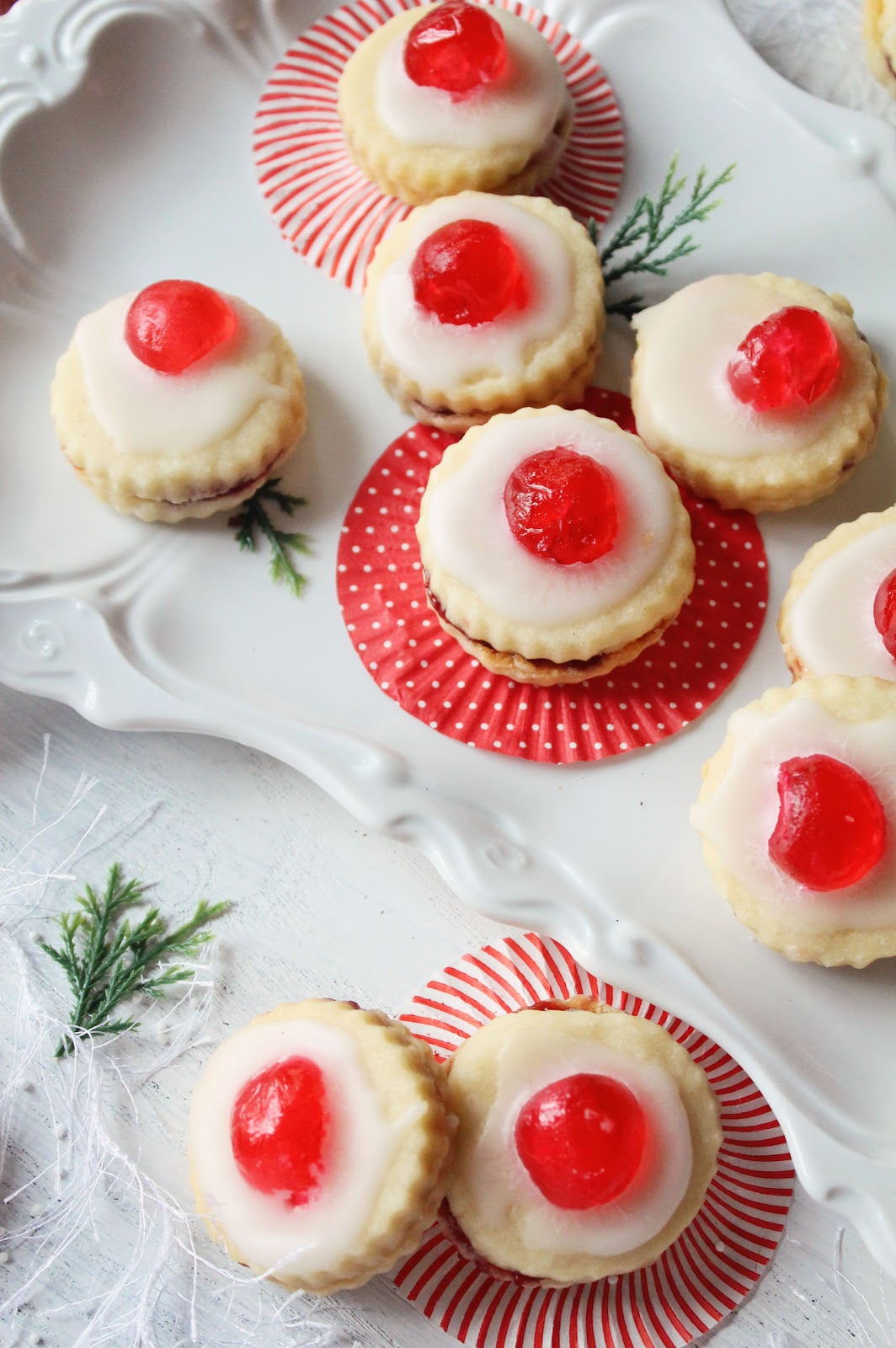 Icing Designs: Empire Biscuits