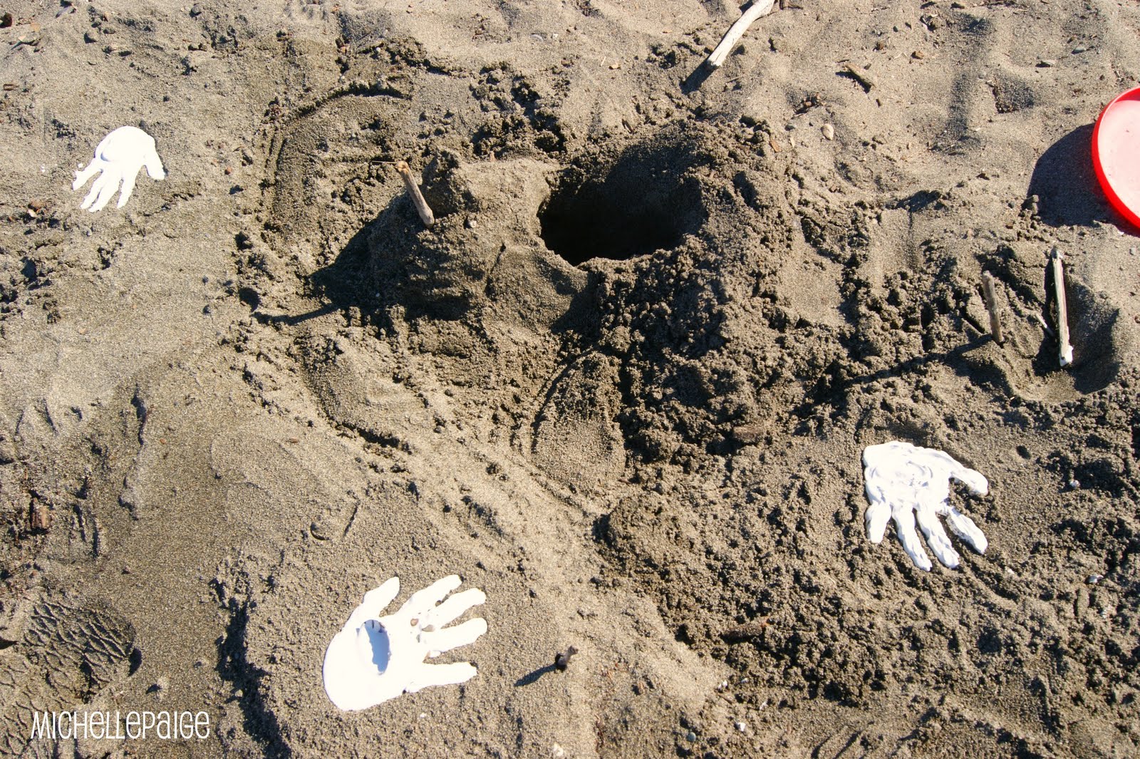michelle paige blogs: Sand Handprints