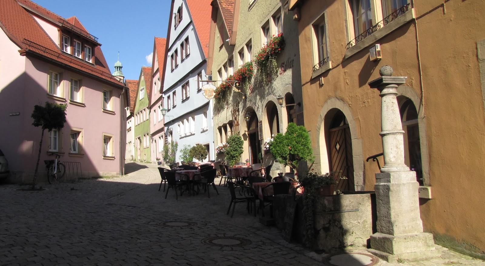 Rothenblog: Alter Keller mit Fließwasserbrunnen in Rothenburg