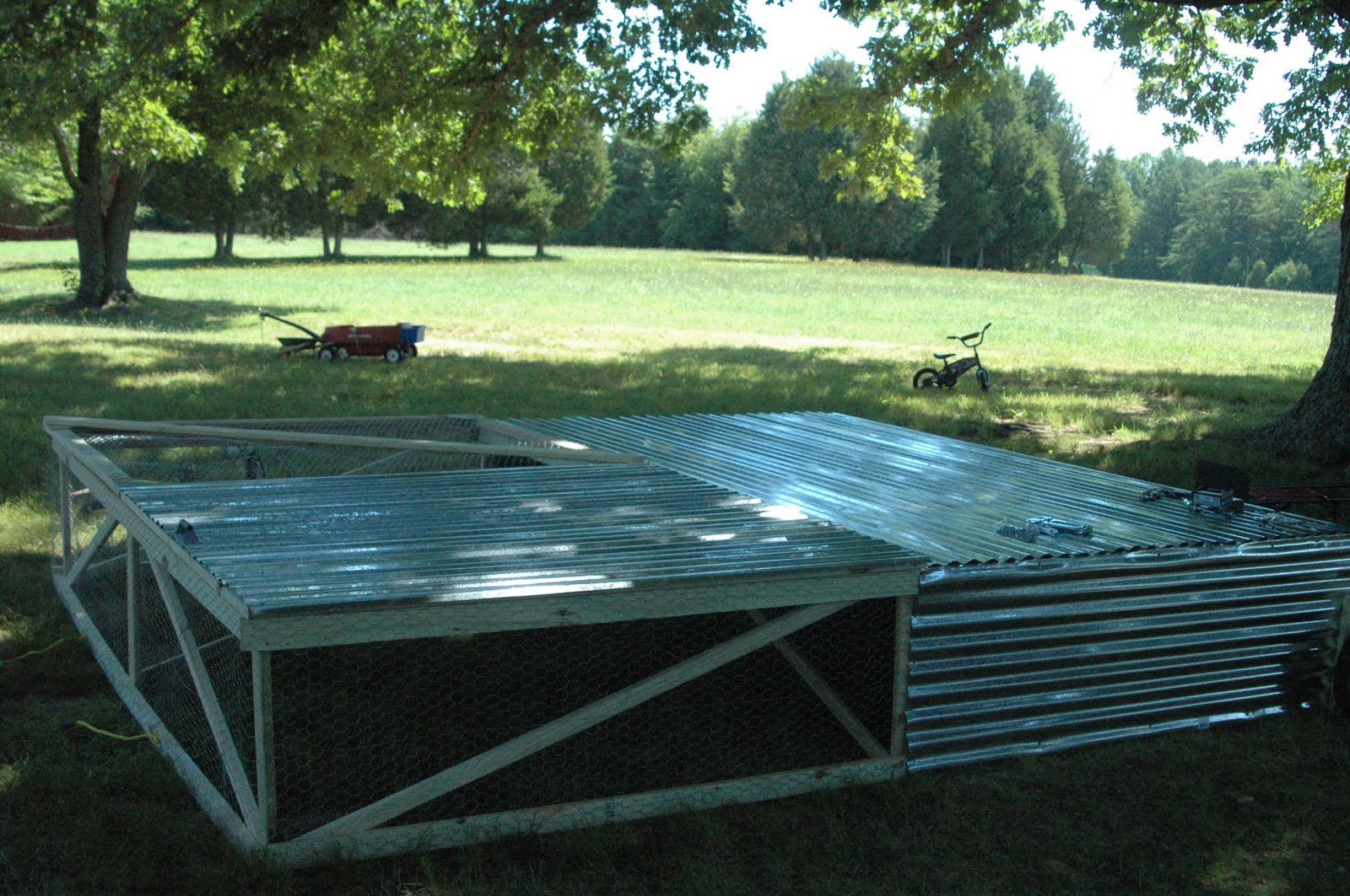 Green Legacy Farm: Broiler Pens, Polyface-Style: Green Acres Weekend Update