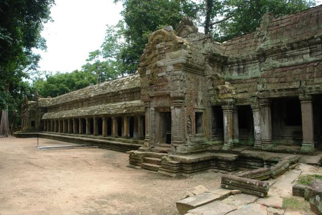 Aksharadhool: Ta-Prohm: the incredible