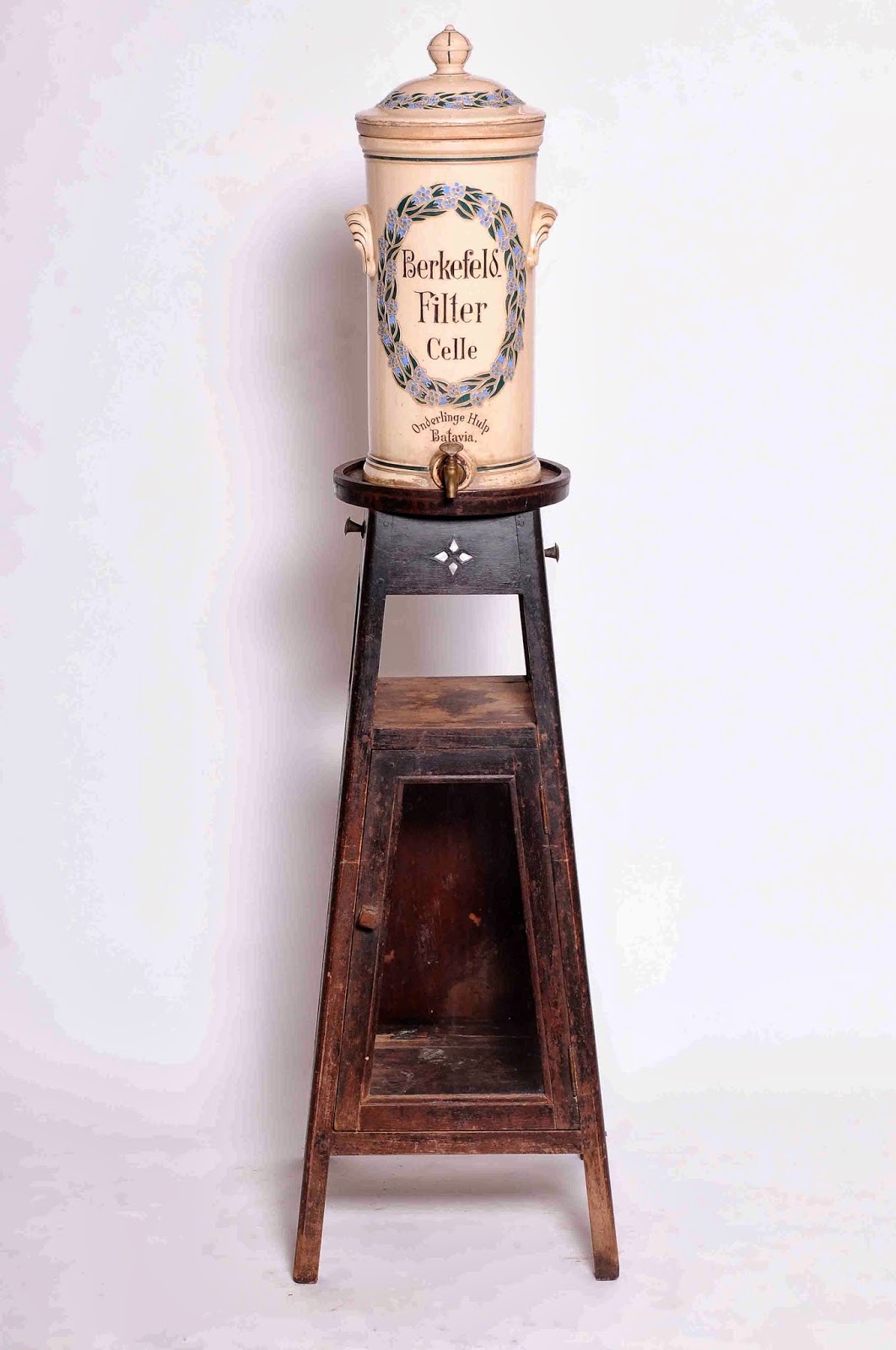 Old Vintage Gallery: Filter Air Berkefeld Batavia dan Meja Filter Antik