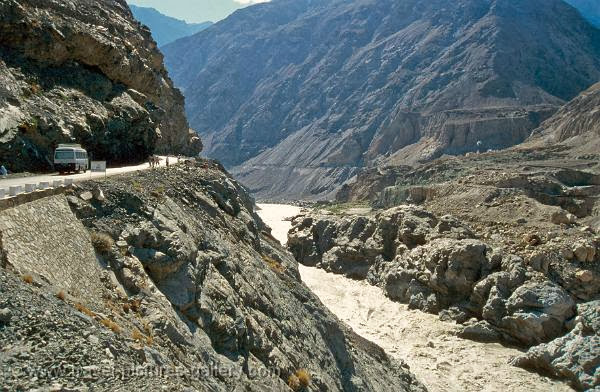 Explore the Beauty of Pakistan: Karakuram Highways (KKH)